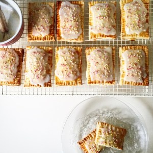 Strawberry & Vanilla Pop-Tarts – bakingyoubetter